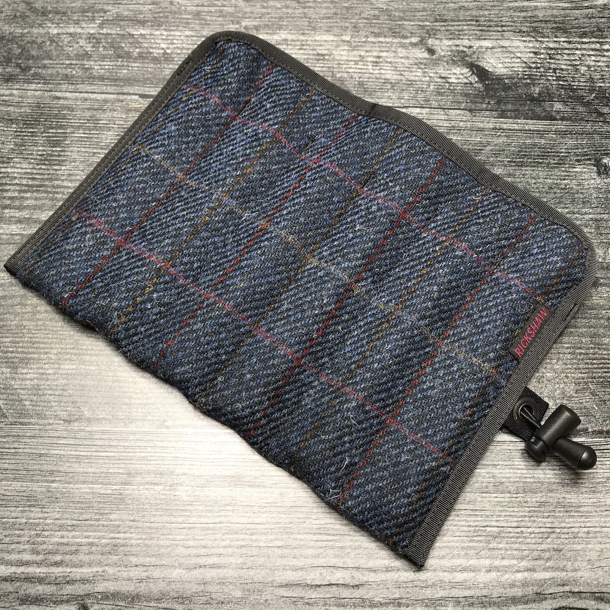 6-Pen Coozy Roll - Bramble Harris Tweed