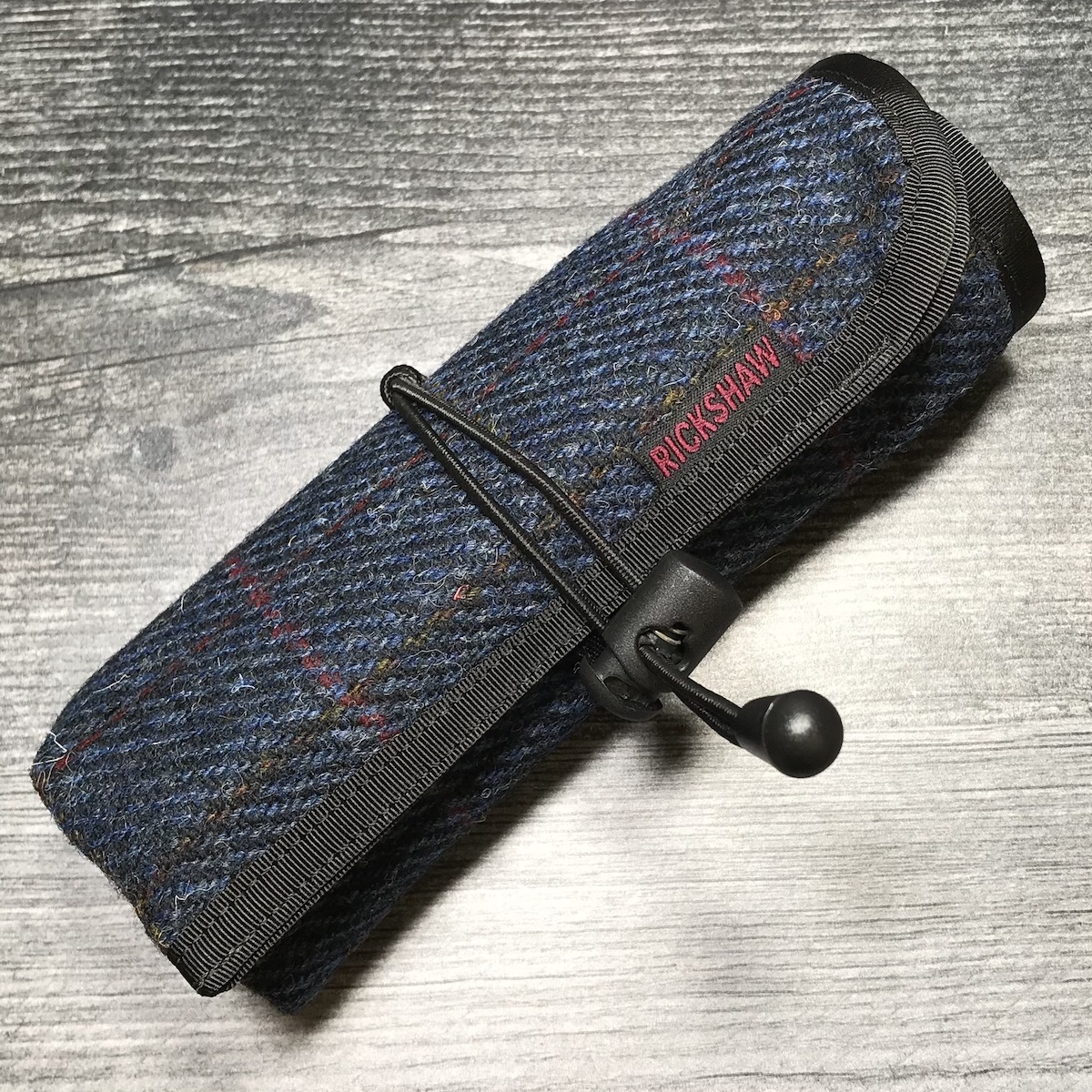 6-Pen Coozy Roll - Bramble Harris Tweed